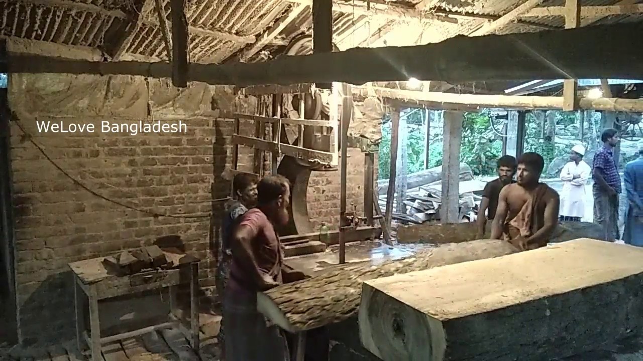 Very Weighted Big Size Wood Cutting by Old Man || 4 Men Lifting and ...