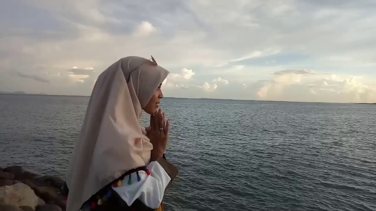 Cut Zahra (Mengalah) lirik - YouTube