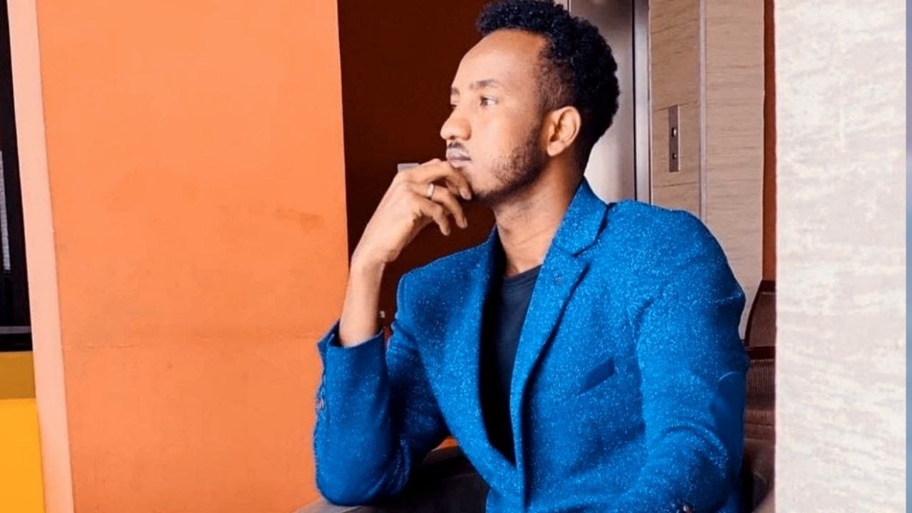 XARIIR AXMED - ADAAN KUU HALGAMAYAA Lyrics - HEES CUSUB - YouTube