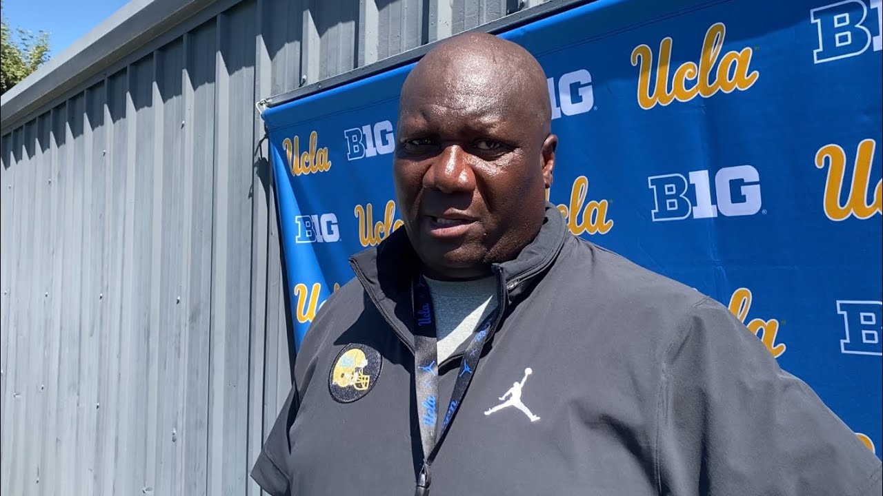 UCLA QBs coach Ted White after 10th practice of fall camp 8/13 - YouTube