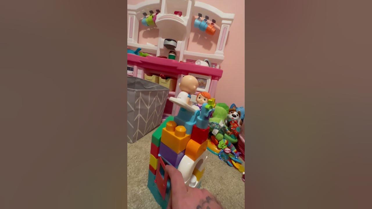 Mia Built The Biggest LEGO House - YouTube