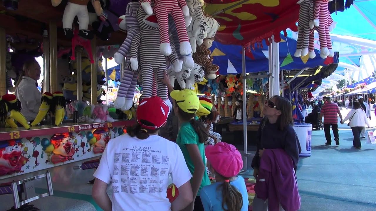 2013 State Fair of Texas - Clown Water Spray Game Win - YouTube