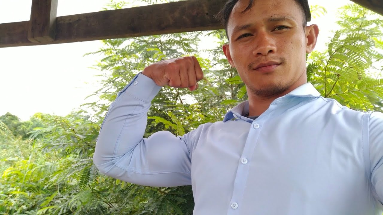 bicep flexing inside tight shirt - YouTube