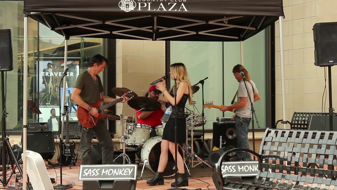 Sass Monkey 8-9-18-1, CC Plaza KCMo. - YouTube