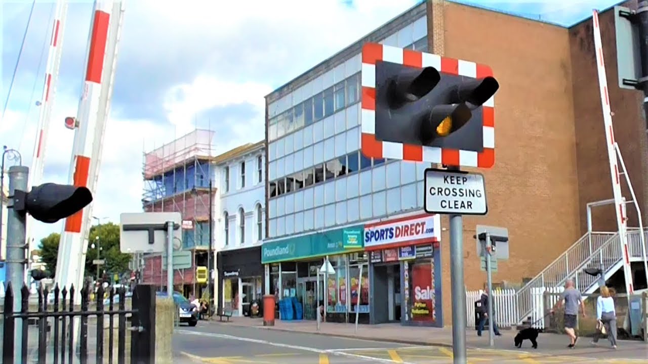 Paignton Level Crossing, Devon - YouTube