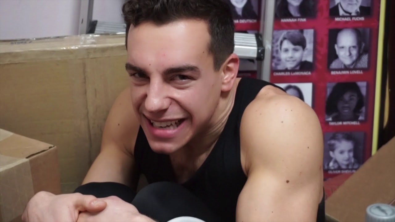 Nick & Cary versus The Kids of MATILDA! - YouTube