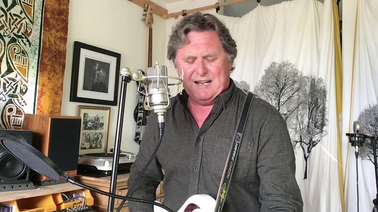 FOUR POLLOX AND A FISH - ELECTRIC - LIVE - Kevyn Smith - YouTube