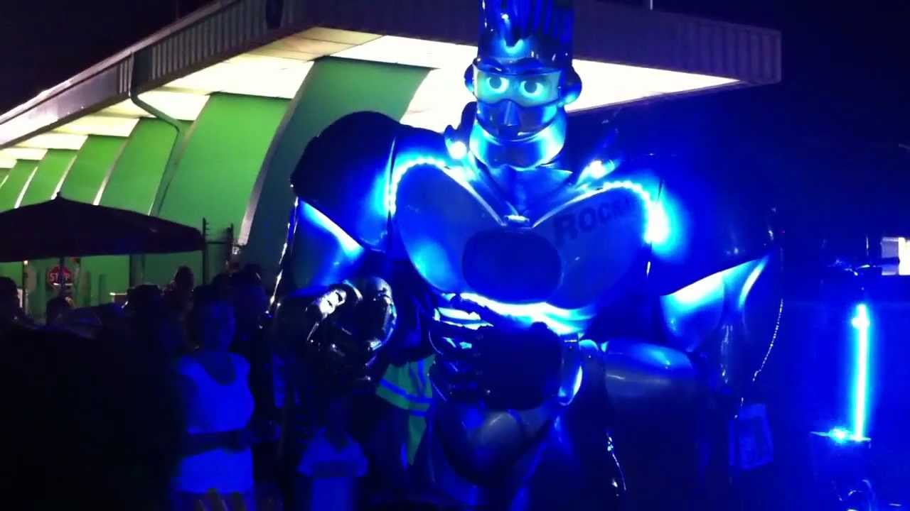 Rock-it The Robot at Minnesota State Fair - YouTube