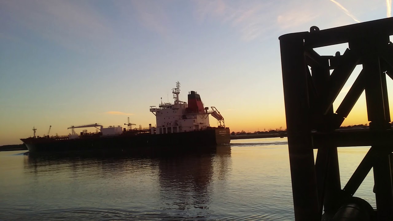 Petroleum tanker on the Mississippi River - YouTube
