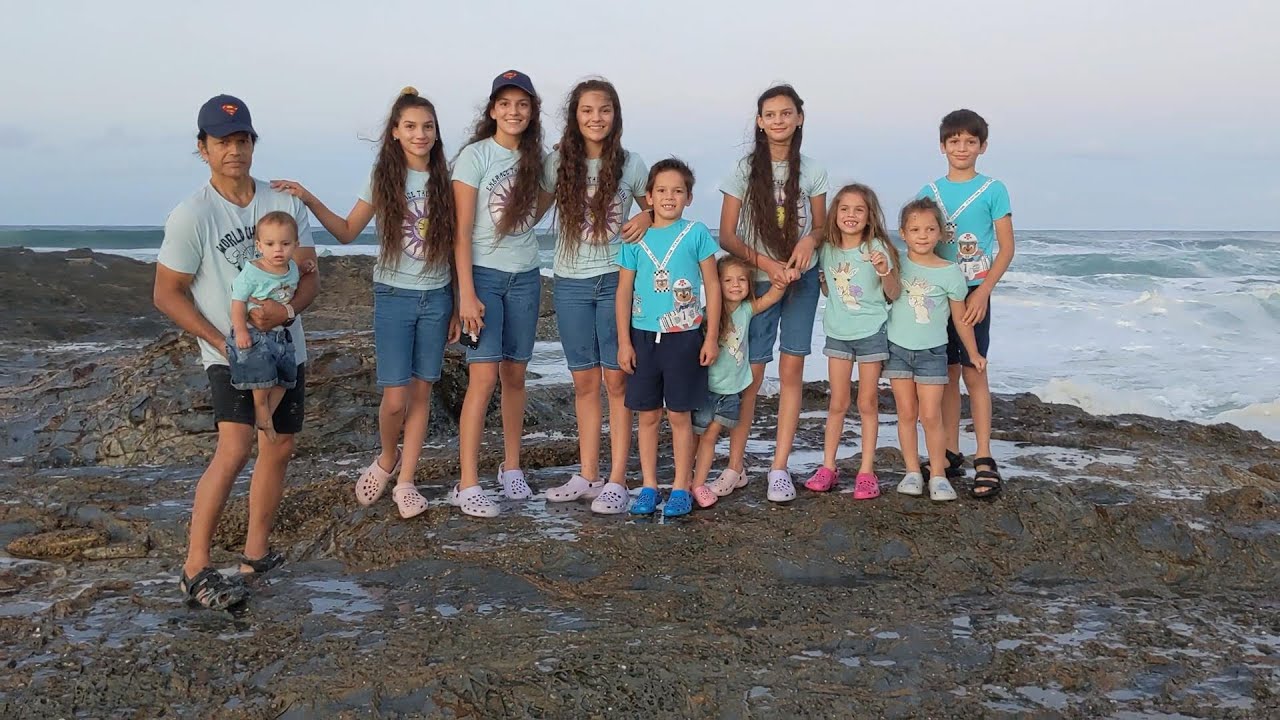 ROCK POOLS AND MORE DAILY ROUTINE WITH DAD AND MOM OF 10 - YouTube