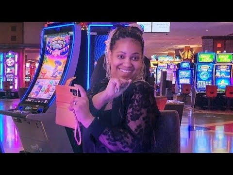 Playing This New Slot Machine Put A Big Smile On Her Face!! - YouTube