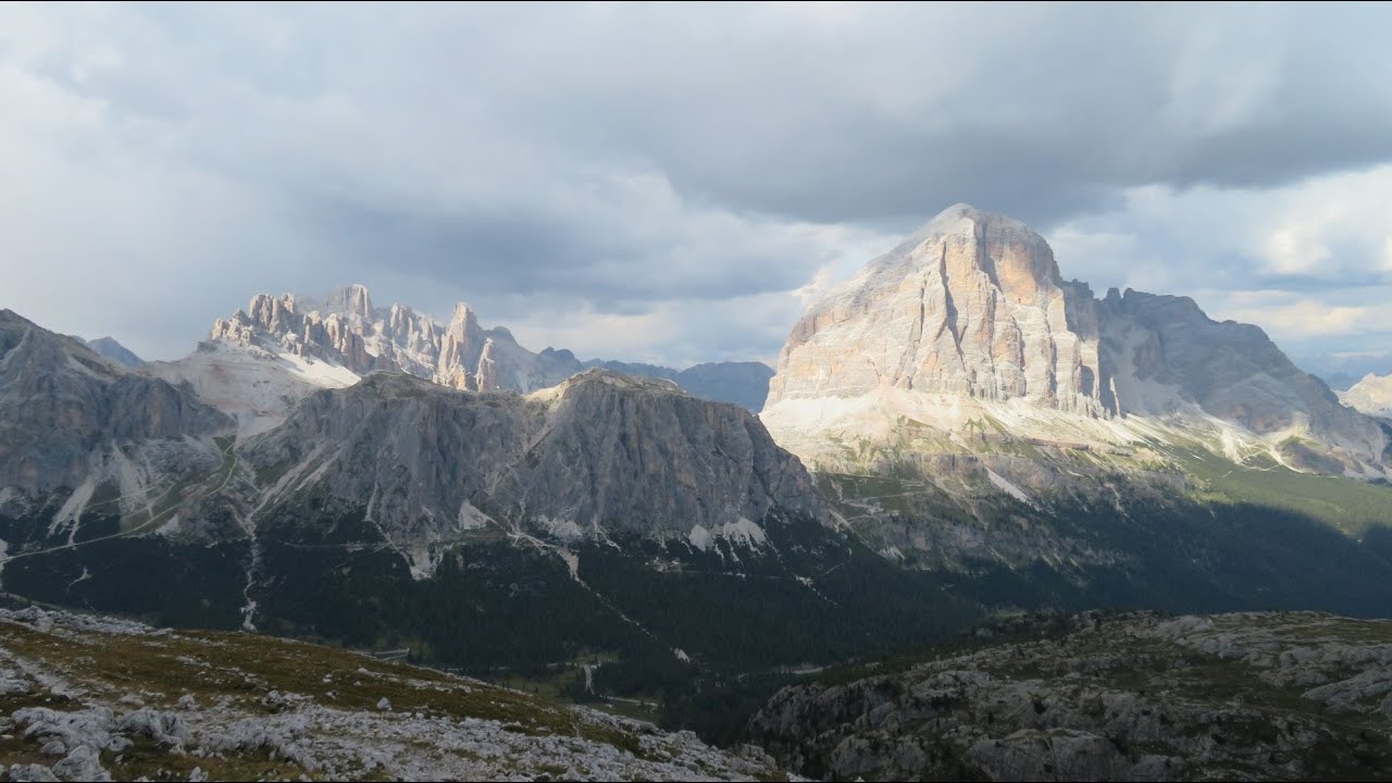 CRODA NEGRA - FORCELLA AVERAU anello dal Passo Falzarego - YouTube