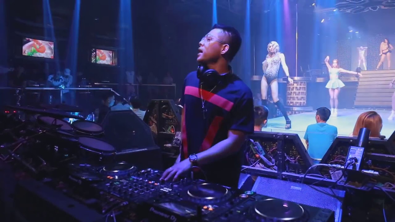 DJ TiLo tại New Phương Đông - YouTube