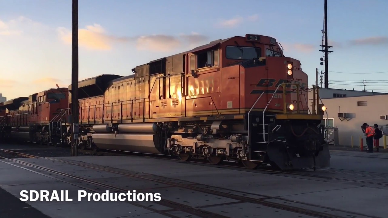 (MUST SEE) BNSF SD70ACe's in San Diego, CA - YouTube
