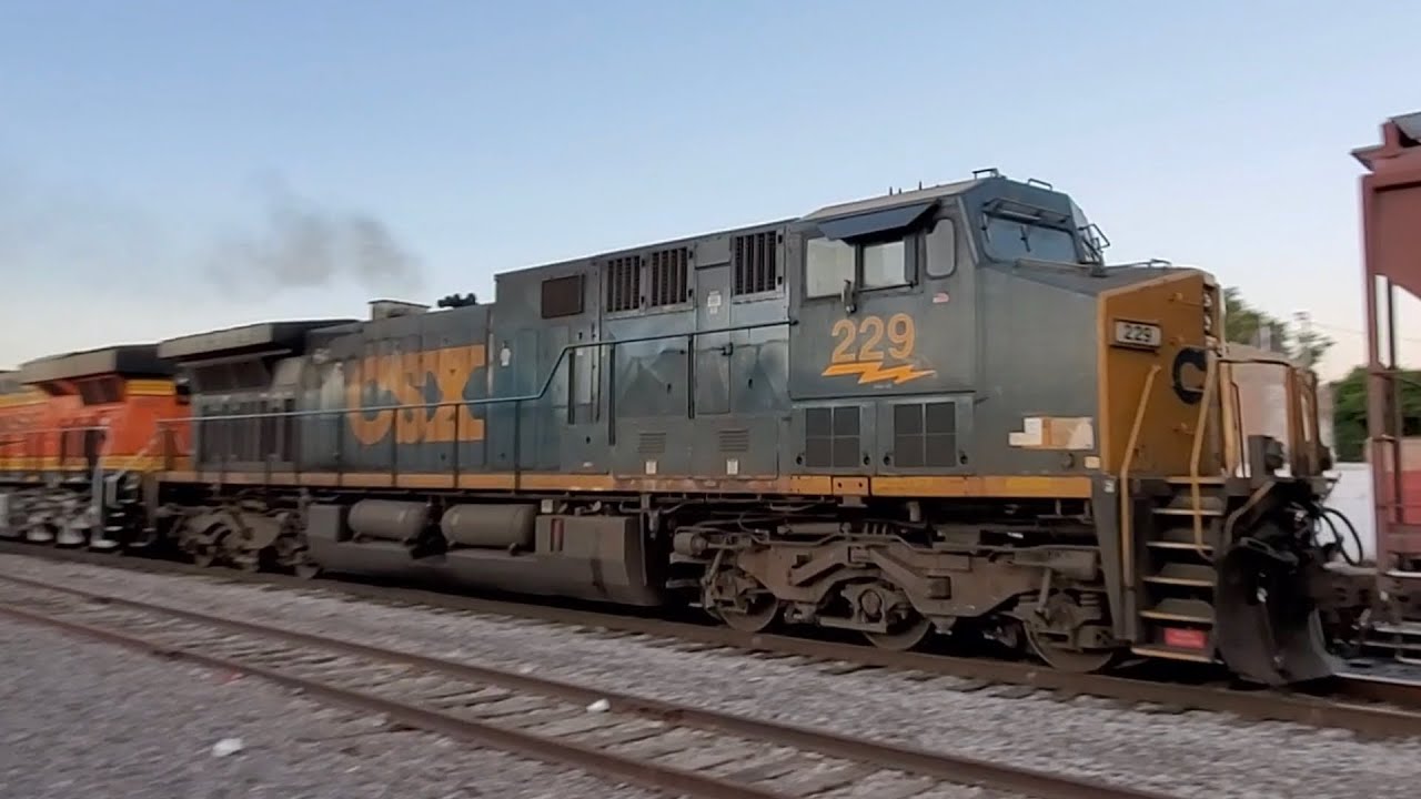 CSX 229 en Gomez Palacio. - YouTube