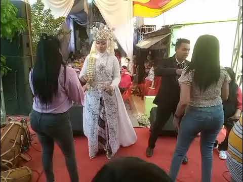 BN 79 - Tamu Kondangan - Ade Rani - manggung di kp.utan rumah ibu ijah dodi_06 - (dibelakang ...
