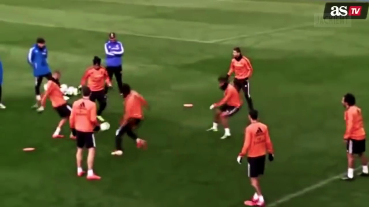 Cristiano Ronaldo Skills, Tricks, Freestyle in Training - YouTube