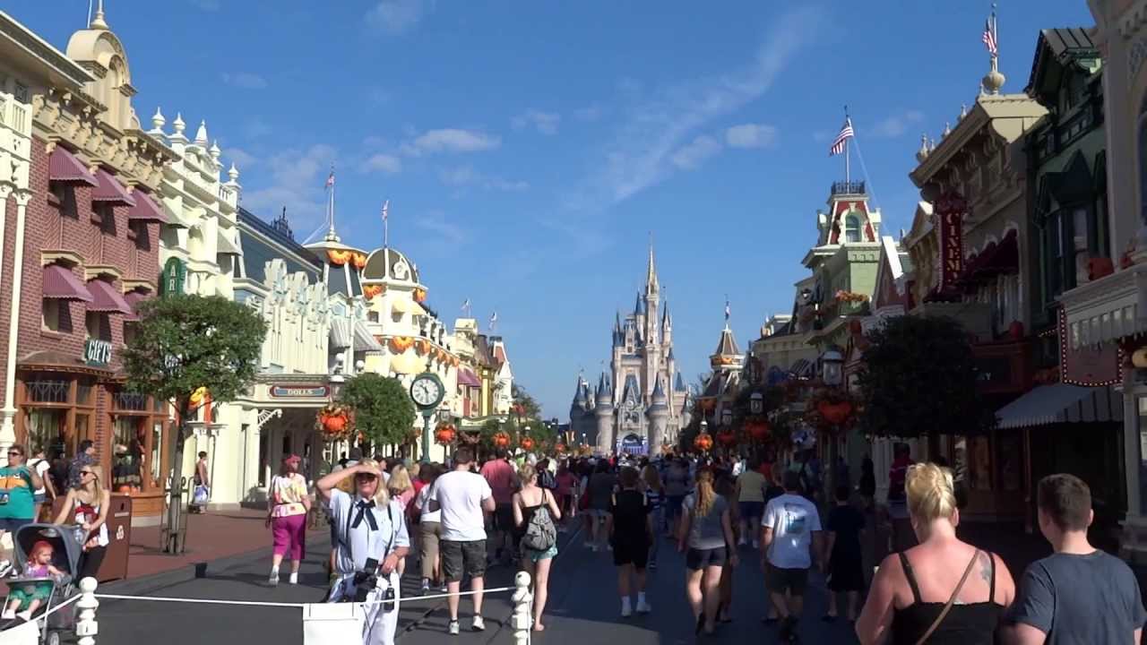 Disney's Magic Kingdom - Walking into Disney's Main Street, The ...