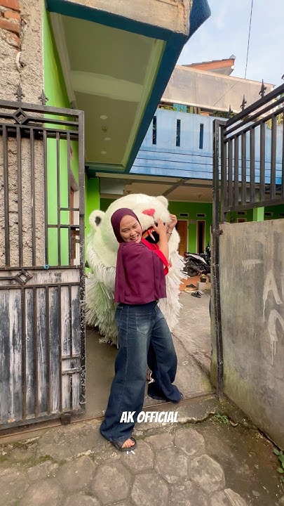 Cewek Cantik Berbaju Merah Keluarin Can Macanan Dari Kandangnya Malah di Gigit!!! - YouTube