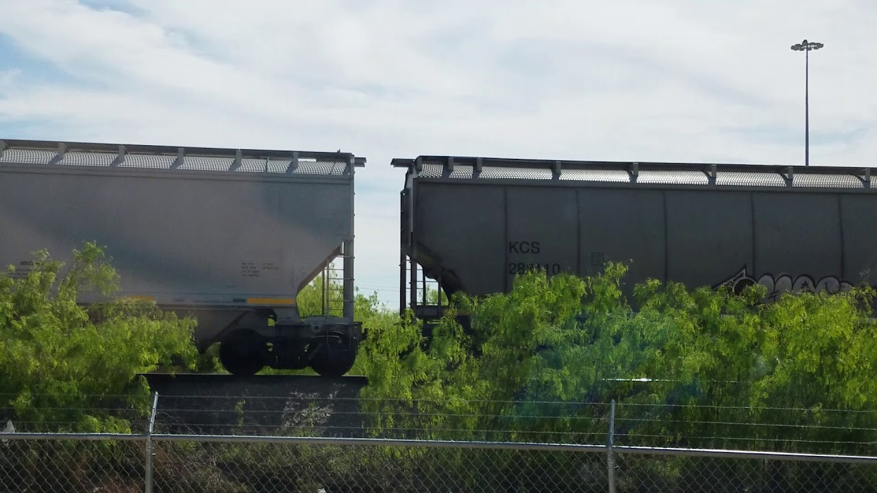 Kansas City Southern heading south into Mexico here in Laredo TX - YouTube