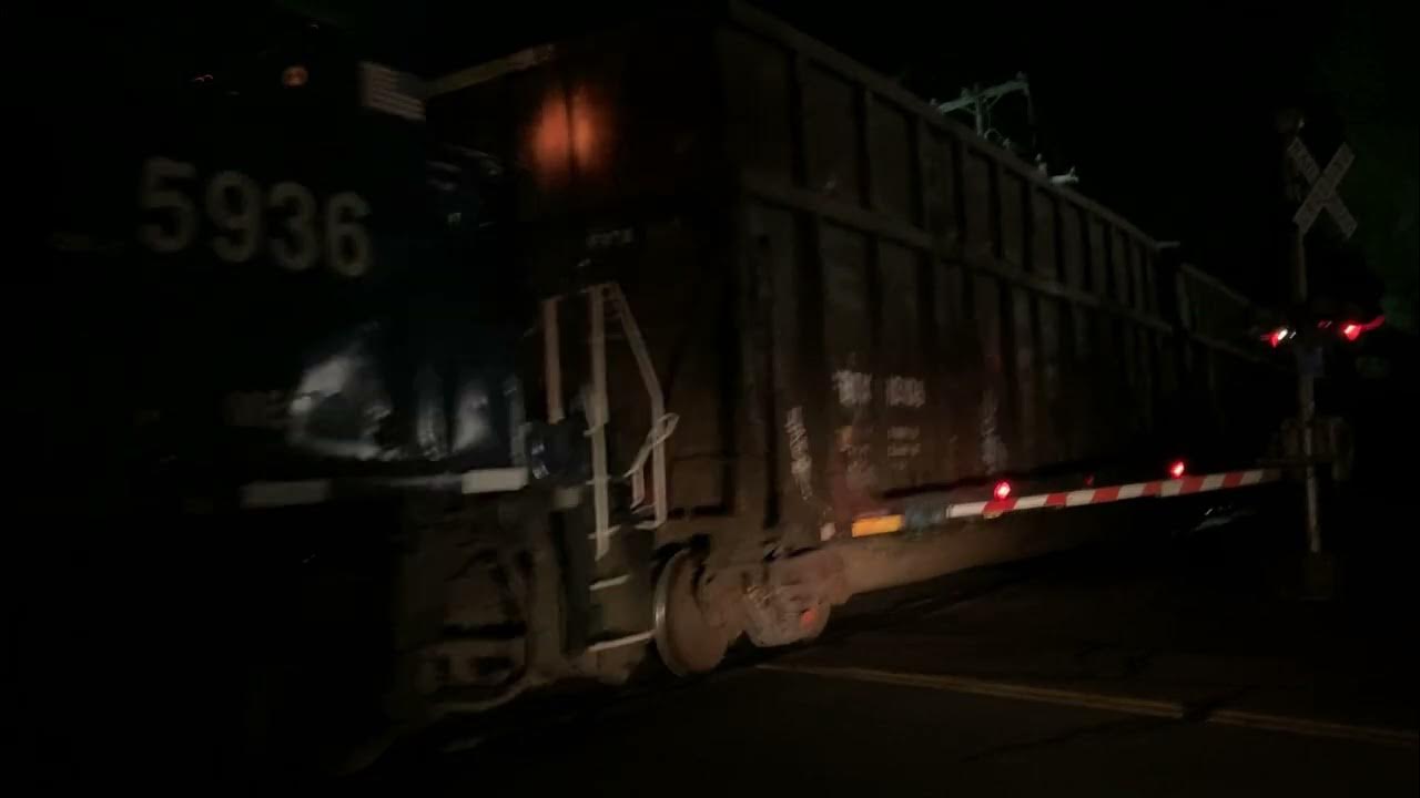 Pan Am PLED passing Curtis St. with MEC 5930 and 5936! - YouTube