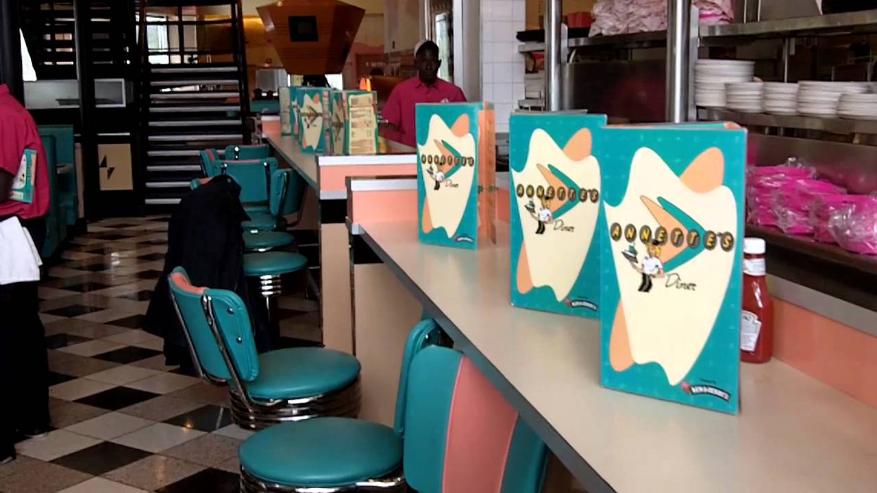 Annette's Diner at Disneyland Paris - YouTube