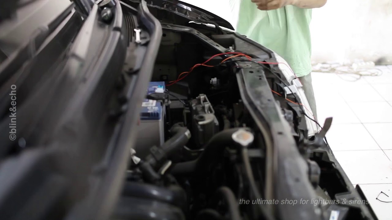 Whelen BETA112R Jumper, SA314B & Baxter B6 Blue on a Nissan Serena, by ...