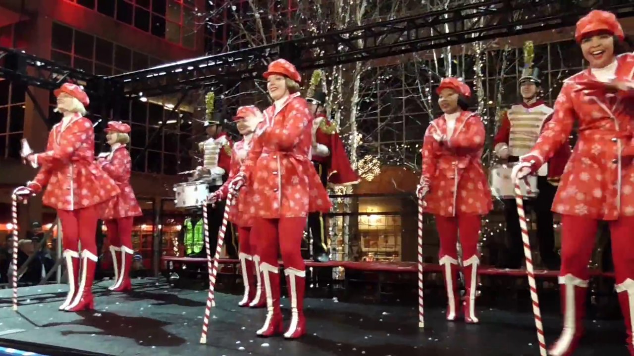 Snowflake Lane at Bellevue Square - 2nd half - last day [12/24/2016 ...