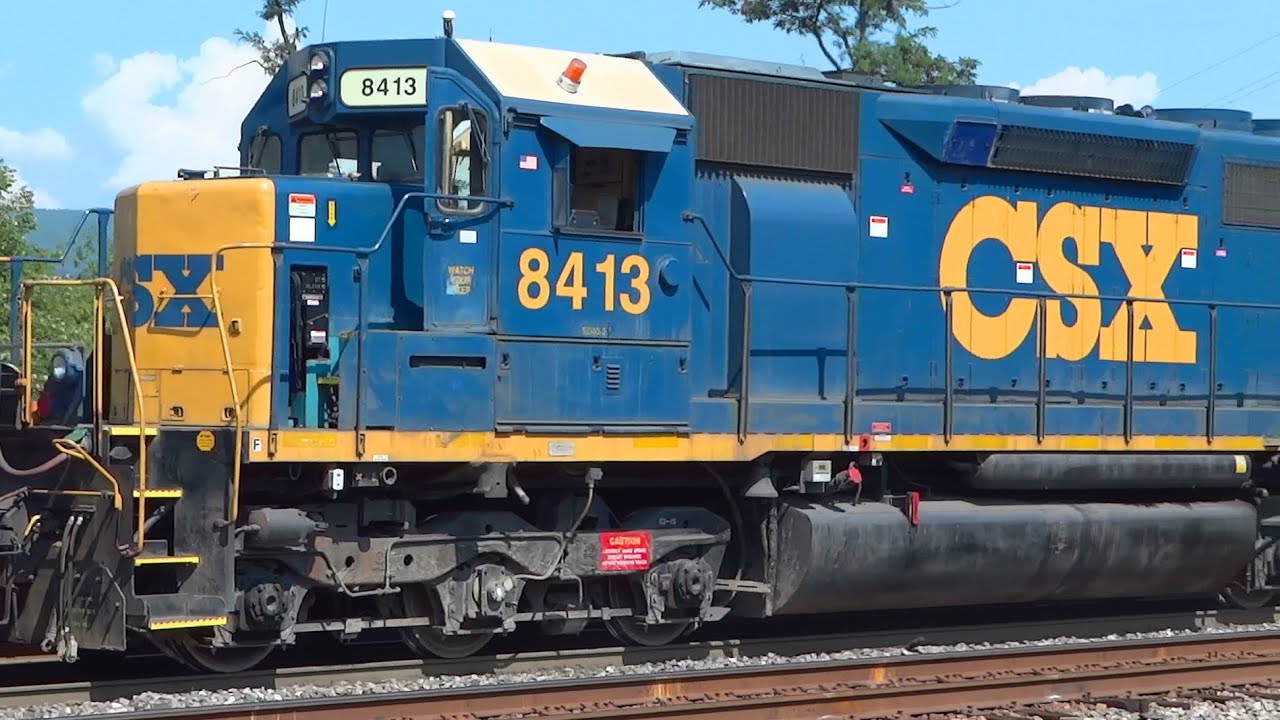 EMD SD40-2's Shoving In Cumberland - YouTube