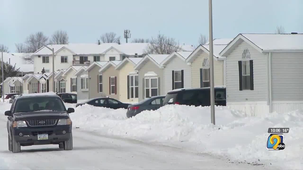 Mobile home residents tested by extreme cold weather - YouTube