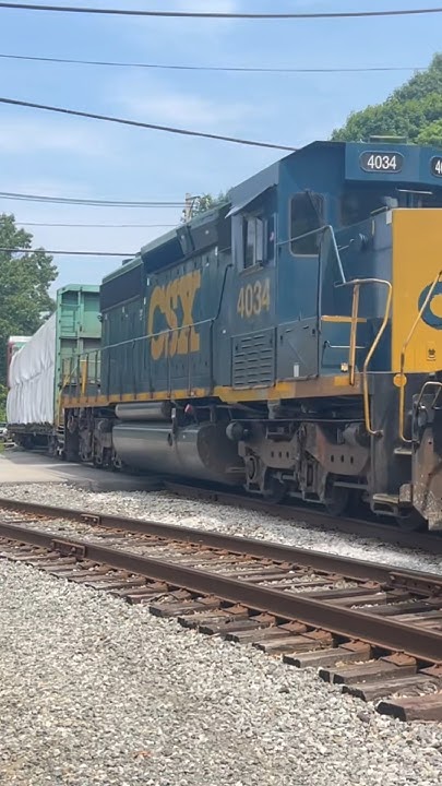 CSX M427 with 4 engines including and SD40-3 - YouTube