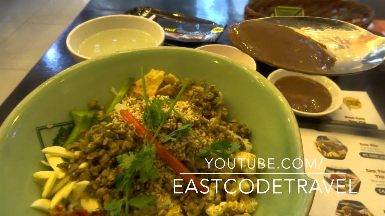 Com Hen Hue style baby clams rice with shrimp paste - YouTube