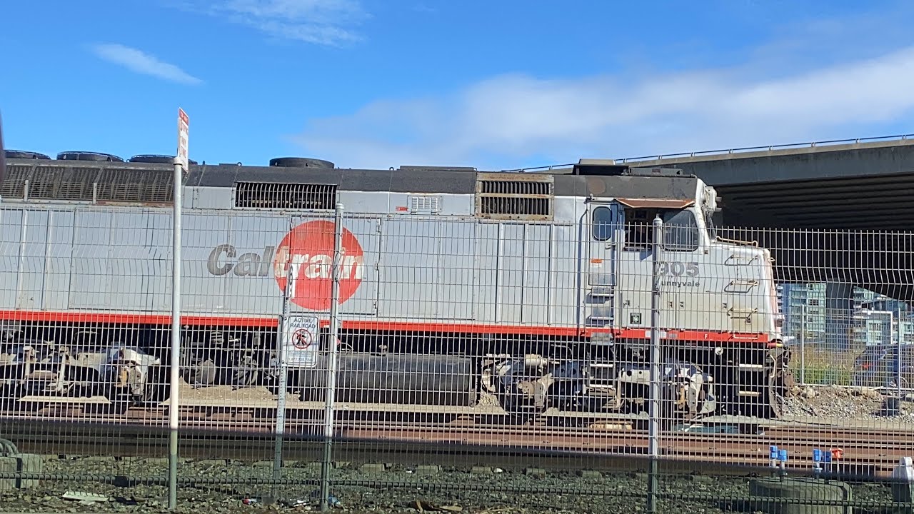 Leaning Caltrain #905 & #902 at 7th St, San Francisco, CA. | GucciPlayz ...