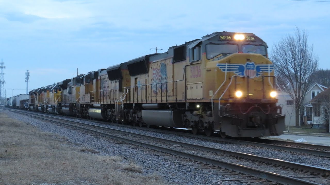 UP 5036 leads MCHAL past 73rd Street on the Union Pacific Milwaukee Subdivision|2/7/24 - YouTube