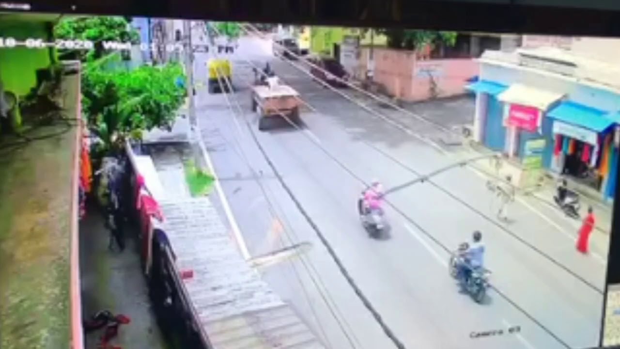 Accident recorded in cctv crane break failure accident - YouTube