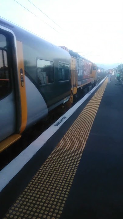 Te huia train drive by 2022 - YouTube