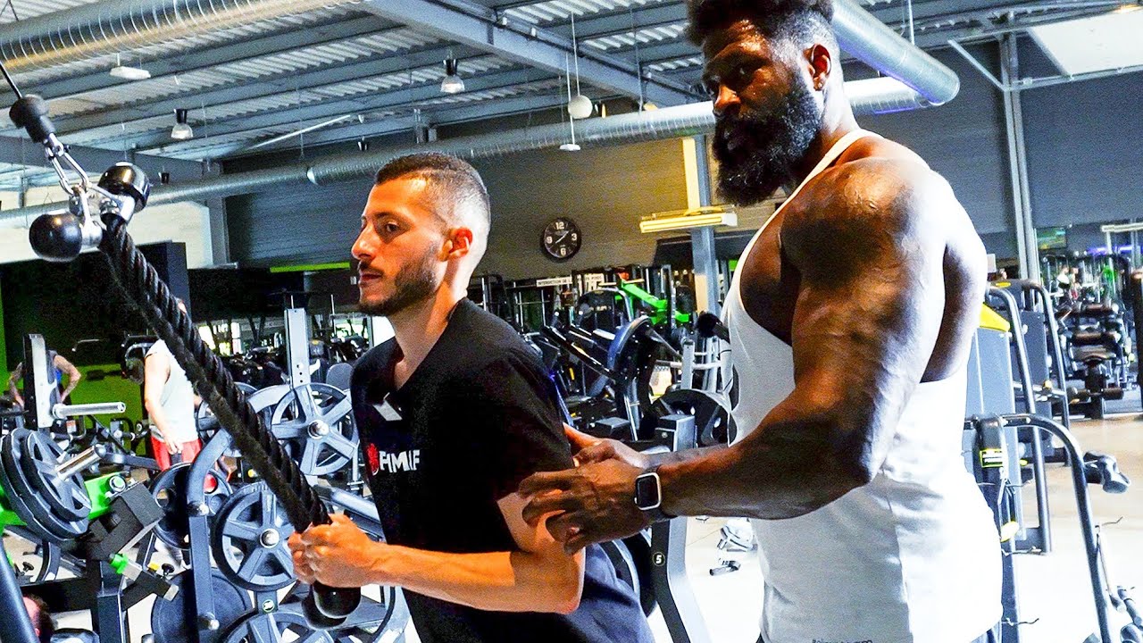 Le Bodybuilder Bionic Body m'explose les triceps ! - YouTube