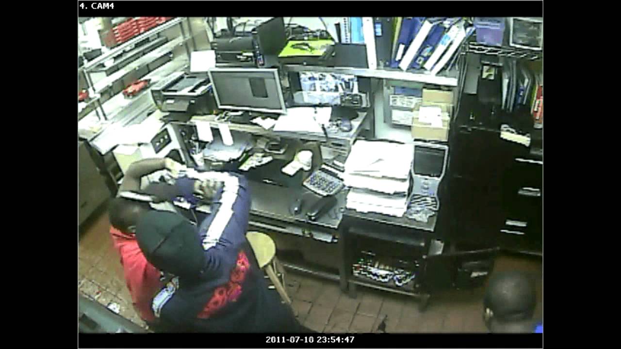 Police Offer Robbery Awareness Training - YouTube