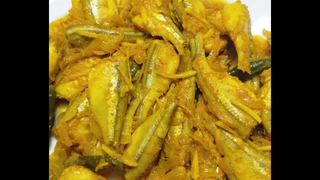 লেবু পাতা দিয়ে মলা মাছের চচ্চড়ি রেসিপি || Mola Fish With Lemon Leaves ...