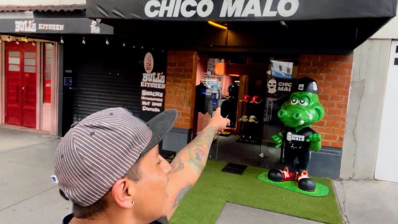 Visitando la tienda de chico malo 🙊(yulay) 😎 - YouTube
