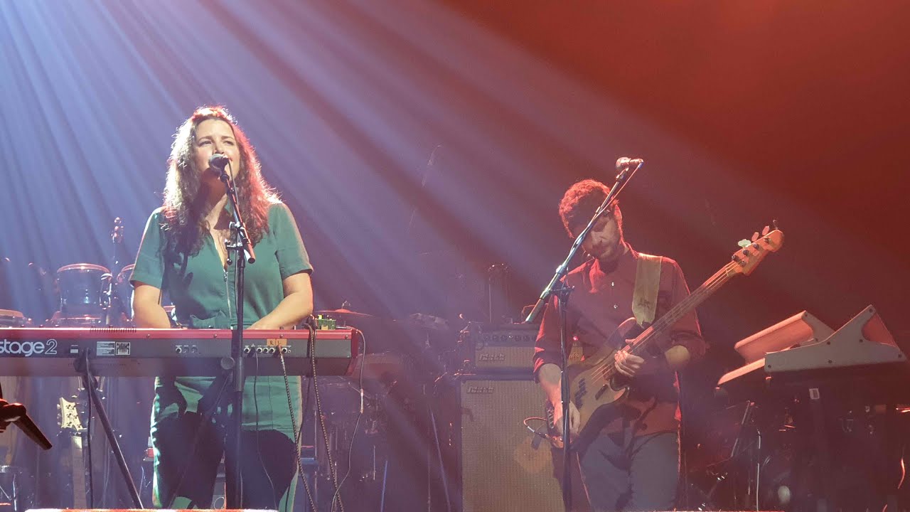 Michelle Willis (with Michael League) live at AFAS Amsterdam 11 Oct ...