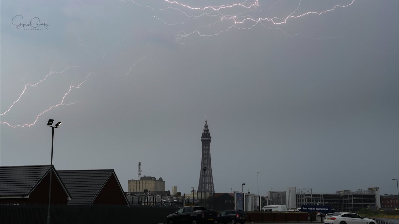 Heavy Rain & Lightning over Blackpool ⚡️⛈️🌧️ - YouTube