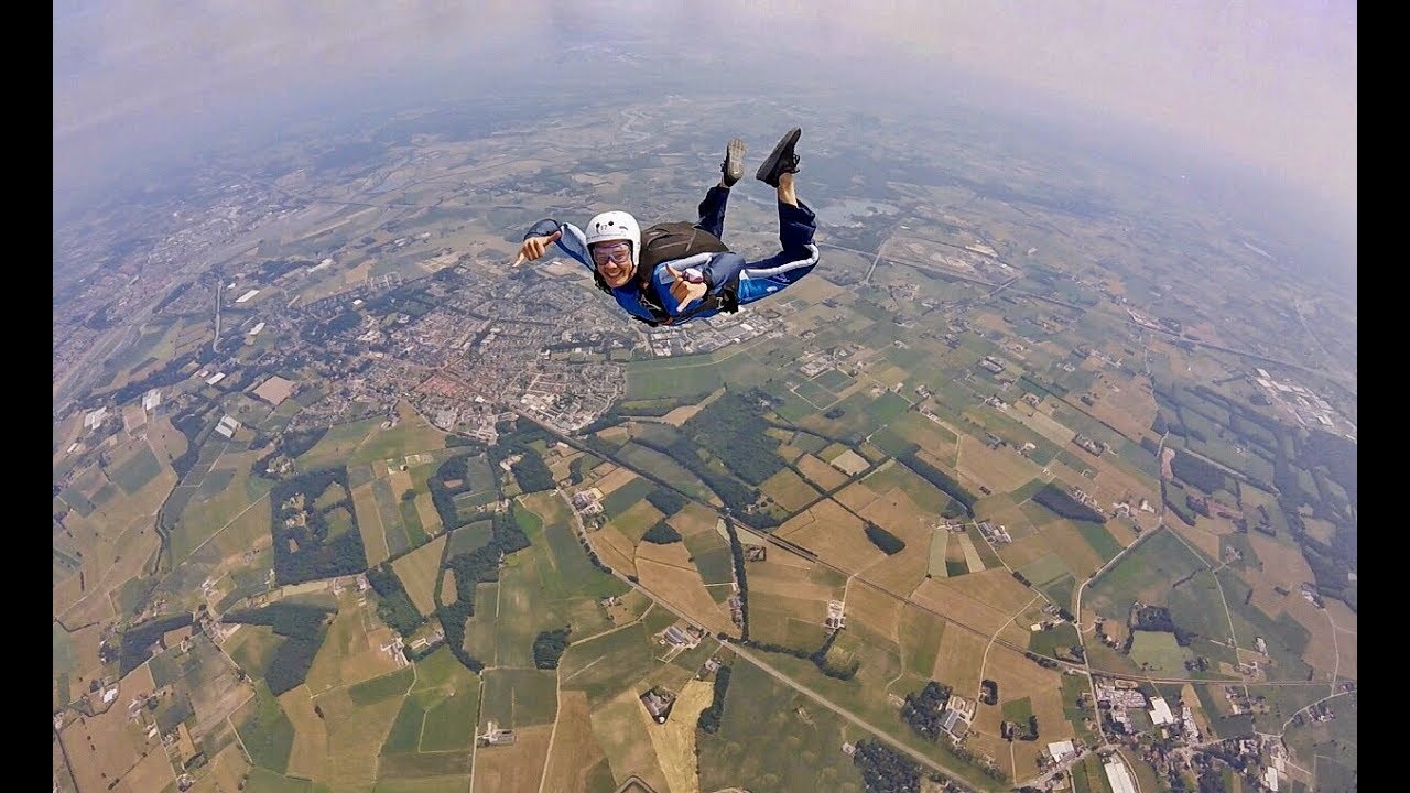 SKYDIVING TEUGE, THE NETHERLANDS 12.000ft - YouTube