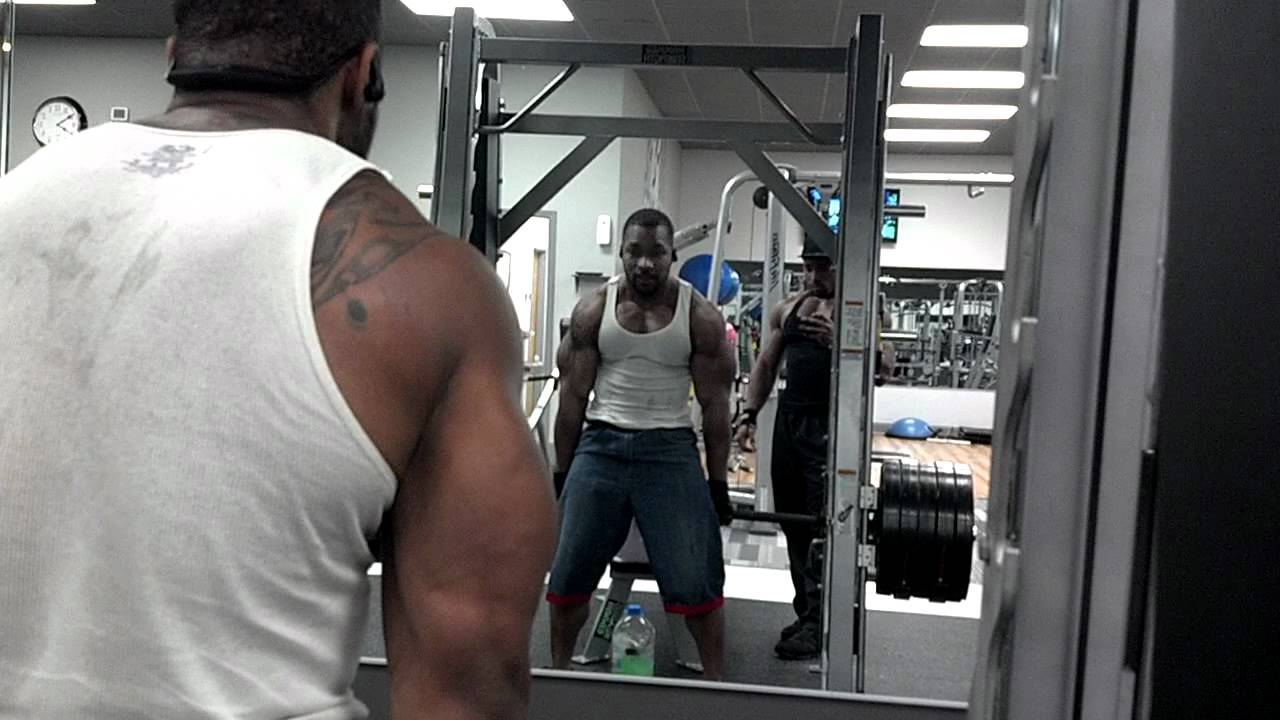 Shoulder shrugs behind back 10 plates - YouTube