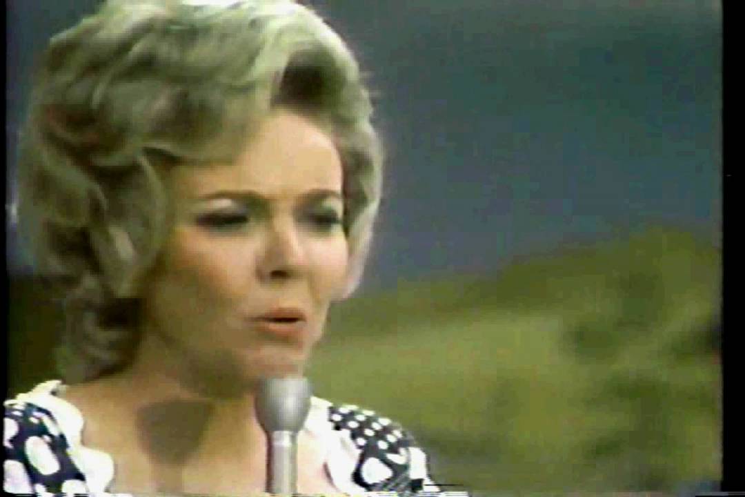 Peggy Little - Walk A Mile In My Shoes - YouTube