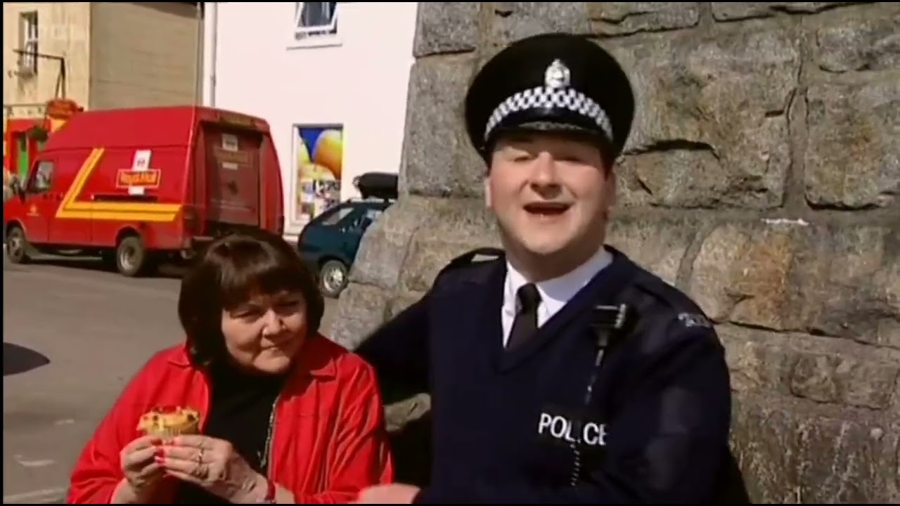 Balamory - Follow The Clue Song (2005) - YouTube