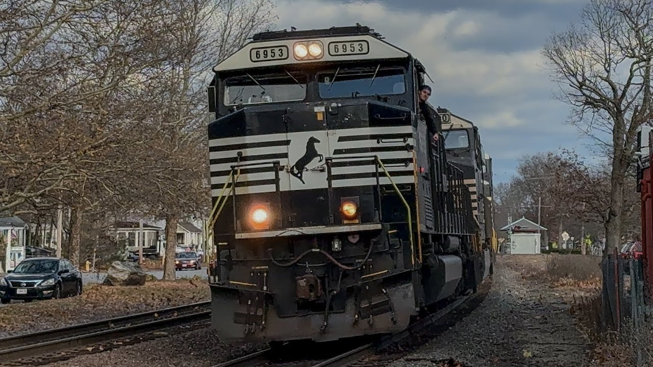 Super Windy Day With Friendly Freight Crews & More @ Shirley With Many ...