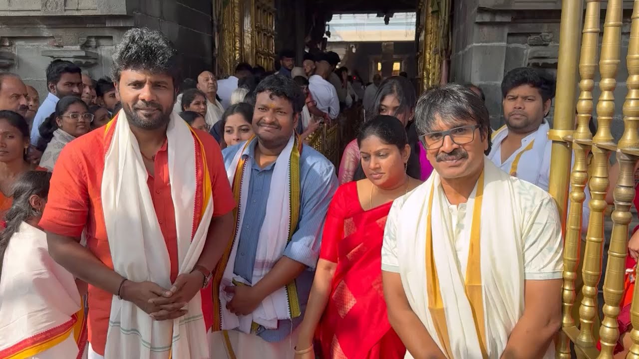 తిరుమల శ్రీవారిని సేవలో సినీ నటులు | Actors Srinivasa Reddy, Satya ...