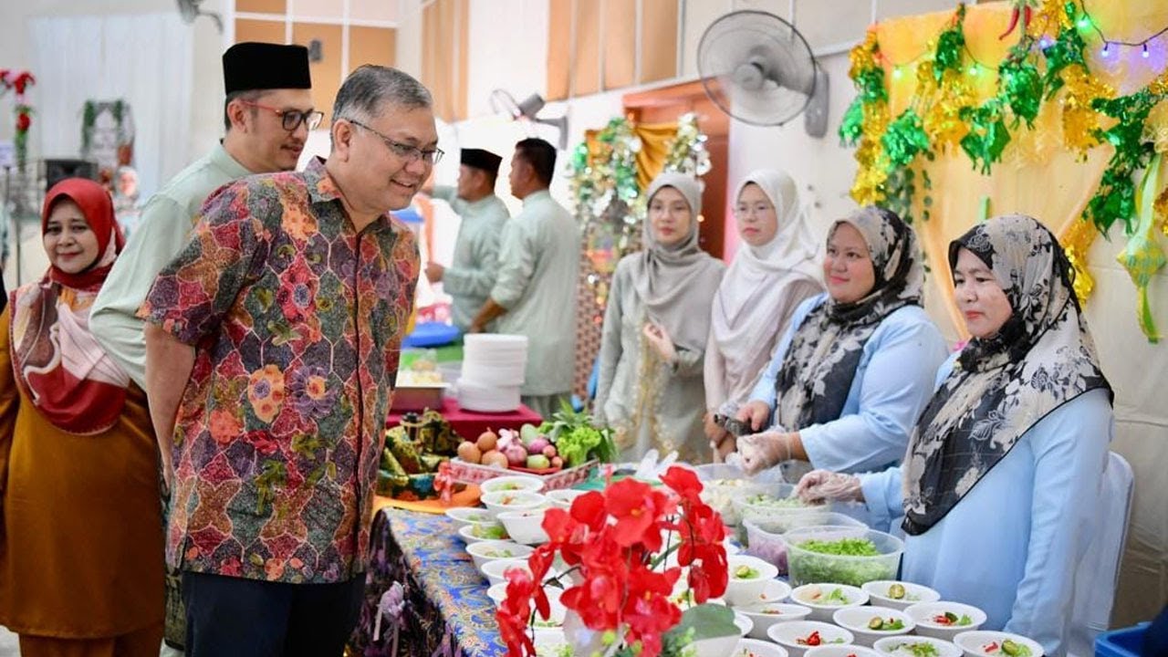 Jamuan Hari Raya FELDA Papulut - YouTube