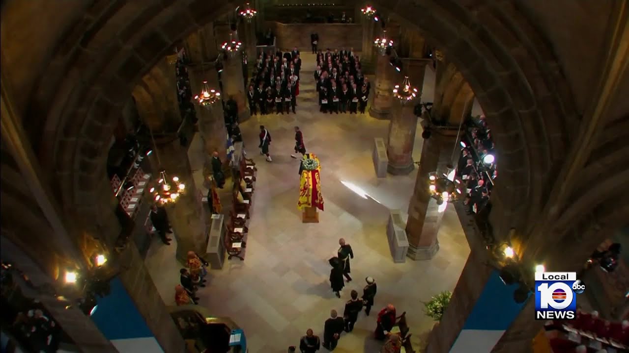 Body of Queen Elizabeth II lies in state at Scotland's St. Giles ...